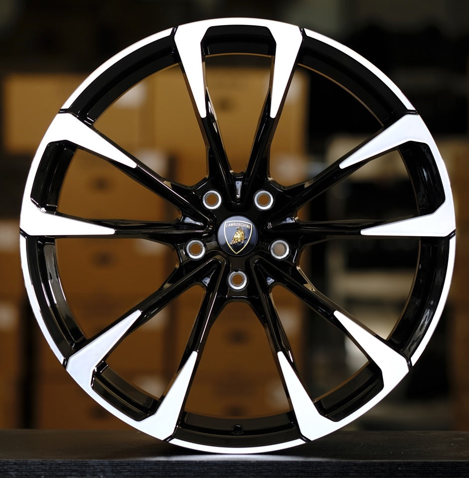 22" Staggered Lamborghini Urus Wheels. Direct fitment for all Urus Mod ...